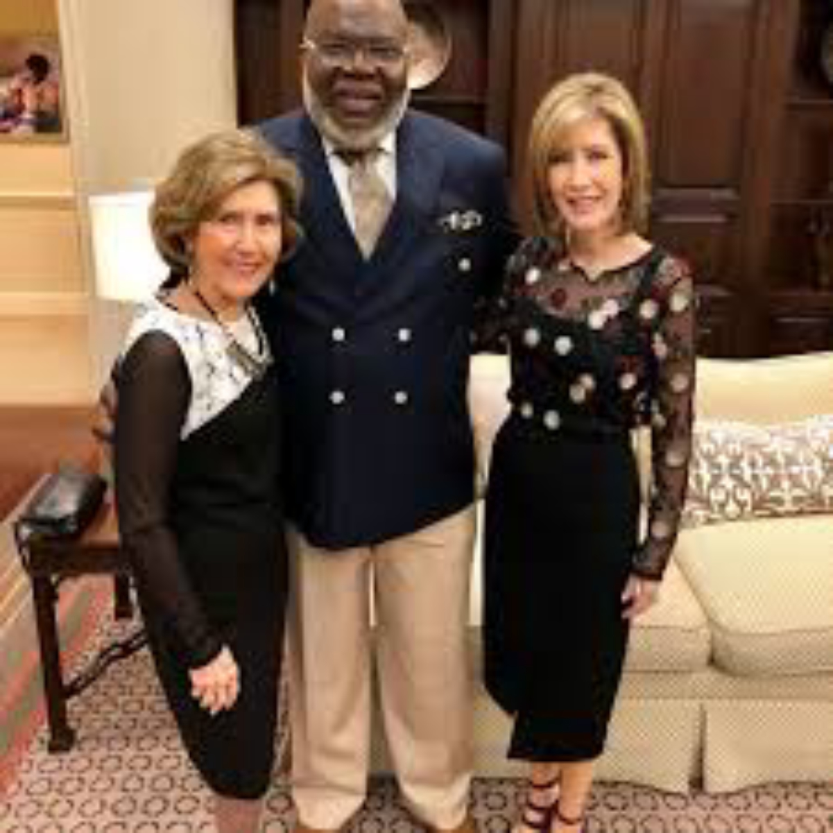 Lisa Osteen Comes Wiki