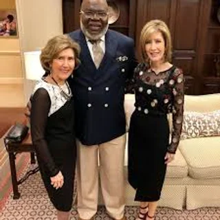 Lisa Osteen Comes Wiki & Bio - Author