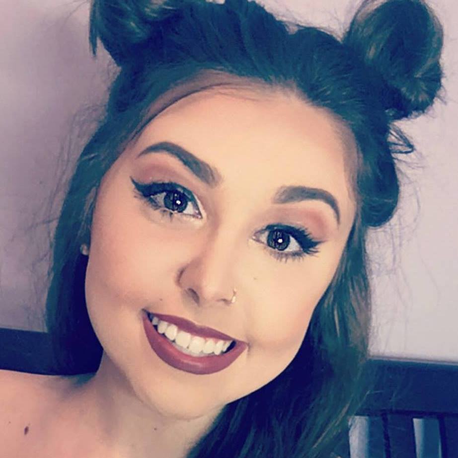 Anna Ricks's Instagram, Twitter & Facebook on IDCrawl