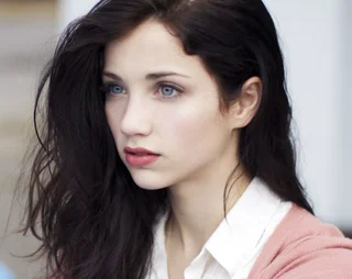 Emily Rudd Wiki & Bio - Model