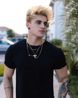 Alex Mapeli Wiki & Bio