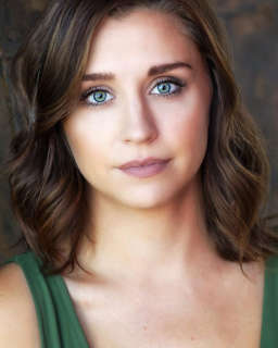 Taylor Misiak Wiki & Bio - Actress